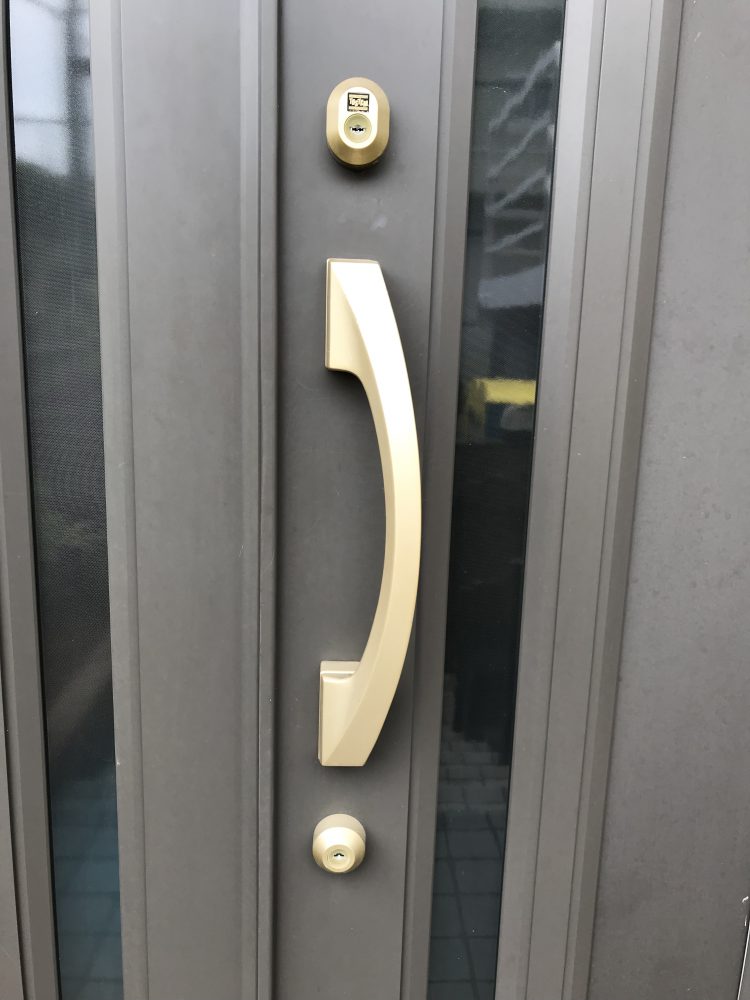 【高石市西取石】トステム TOSTEM プレナスII 『QDC-17+18+19』 扉厚33㍉ 8㍉ 工事事例｜大阪府堺市で鍵･防犯のことなら カギの救急車 鳳店