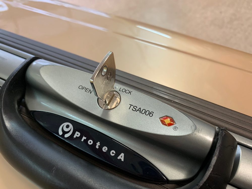 ProtecA(プロテカ) スーツケース 合鍵作成 TSA006 ディンプルキー キャリーバッグ 合鍵 工事事例｜大阪府堺市で鍵･防犯のことなら カギの救急車 鳳店